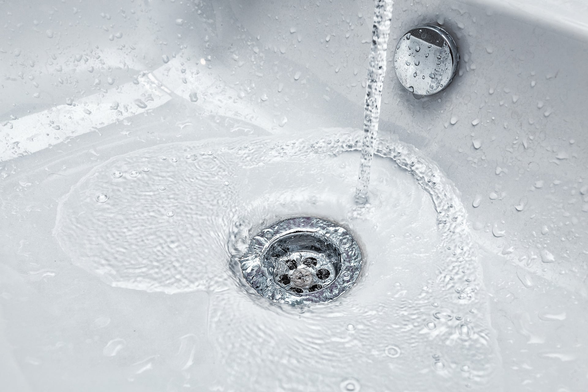 5 Reasons To Keep Your Drains Clean This Summer | Michael Runk Plumbing ...
